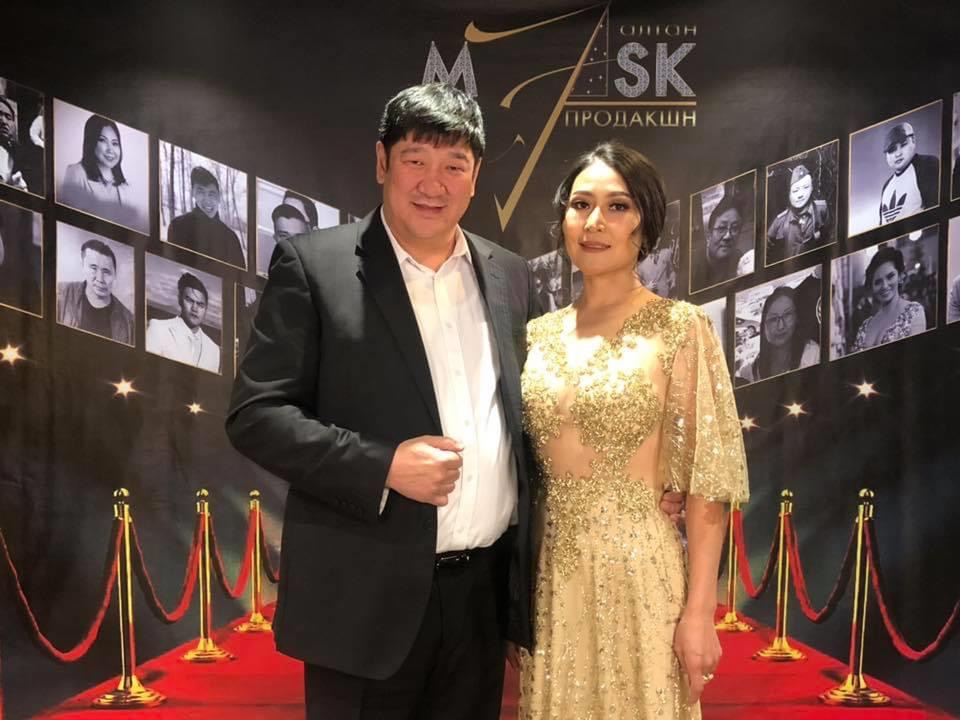 Жүжигчин М Баярмагнайгийн гэр бүлийн селфи ТАС МН