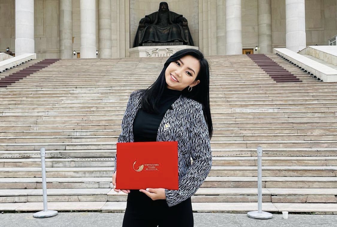 “Mongolia’s Next Top Model” шоуны Б.Ану-Үжин сургуулиа дүүргэжээ – tac.mn