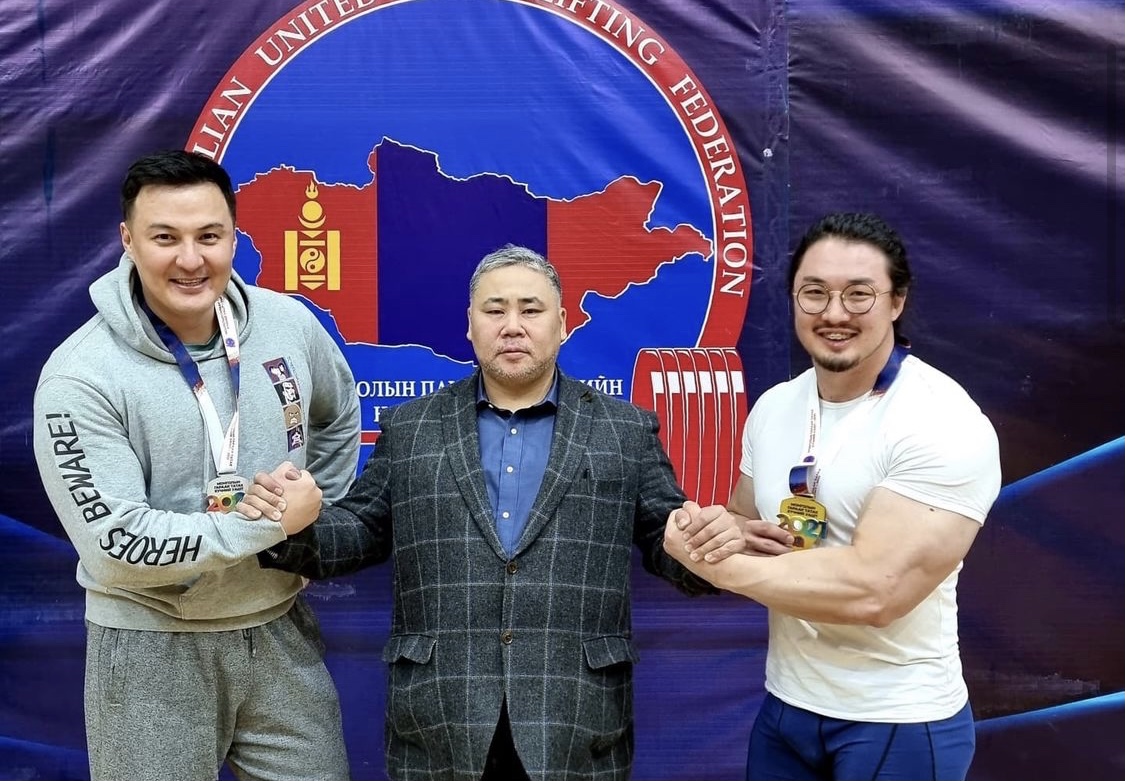 Загвар өмсөгч А Чингүүн хүндийн өргөлтөөр мөнгөн медаль хүртжээ Tac Mn