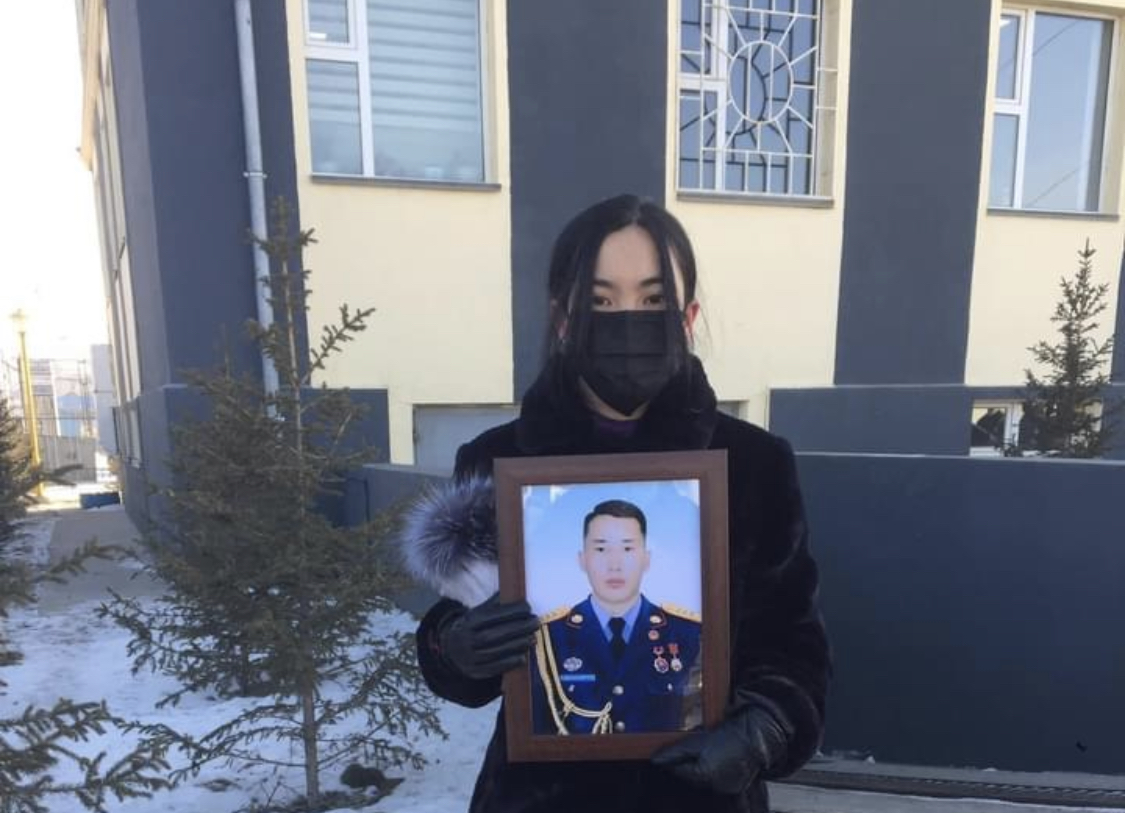 Амиа алдсан онцгой байдлын алба хаагчийн жирэмсэн эхнэр өлсгөлөн зарлаж байна ТАС МН