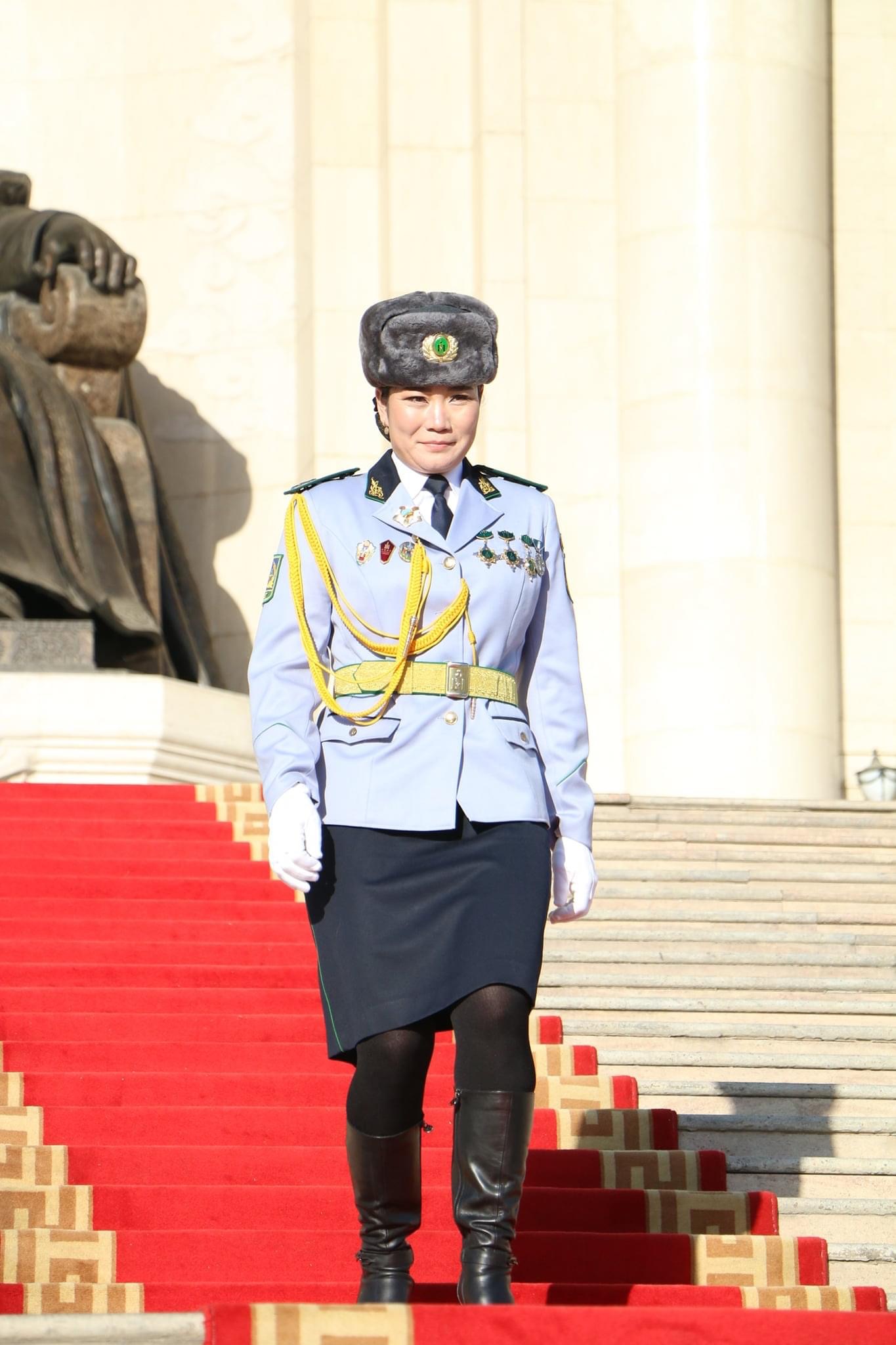 Гүйлт хийсэн хилчин бүсгүй Т Ренцэнбадам Цэргийн гавьяаны одон хүртжээ ТАС МН