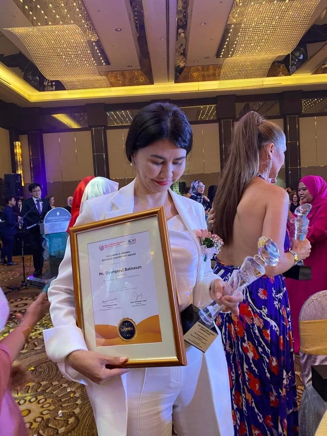 МЭХ ны ерөнхийлөгч Б Оюунгэрэл Women Leadership Excellence Lifetime