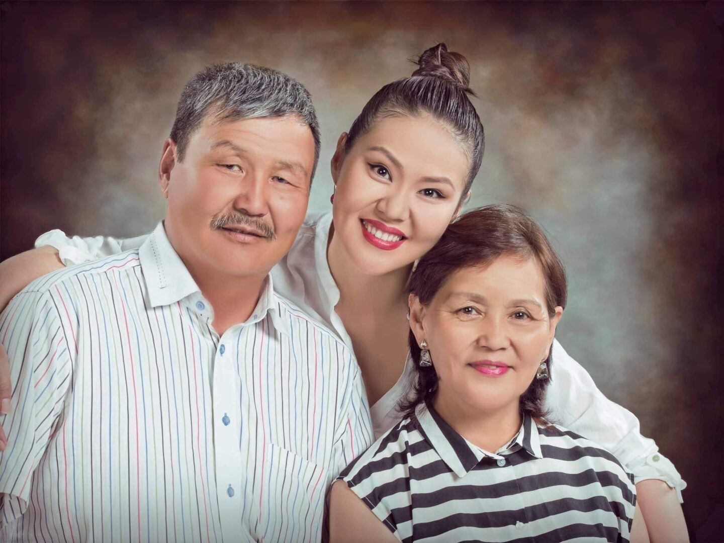 Аав ээжийн амин хайртай охин жүжигчин Н.Цэнд-Аюуш – ТАС.МН