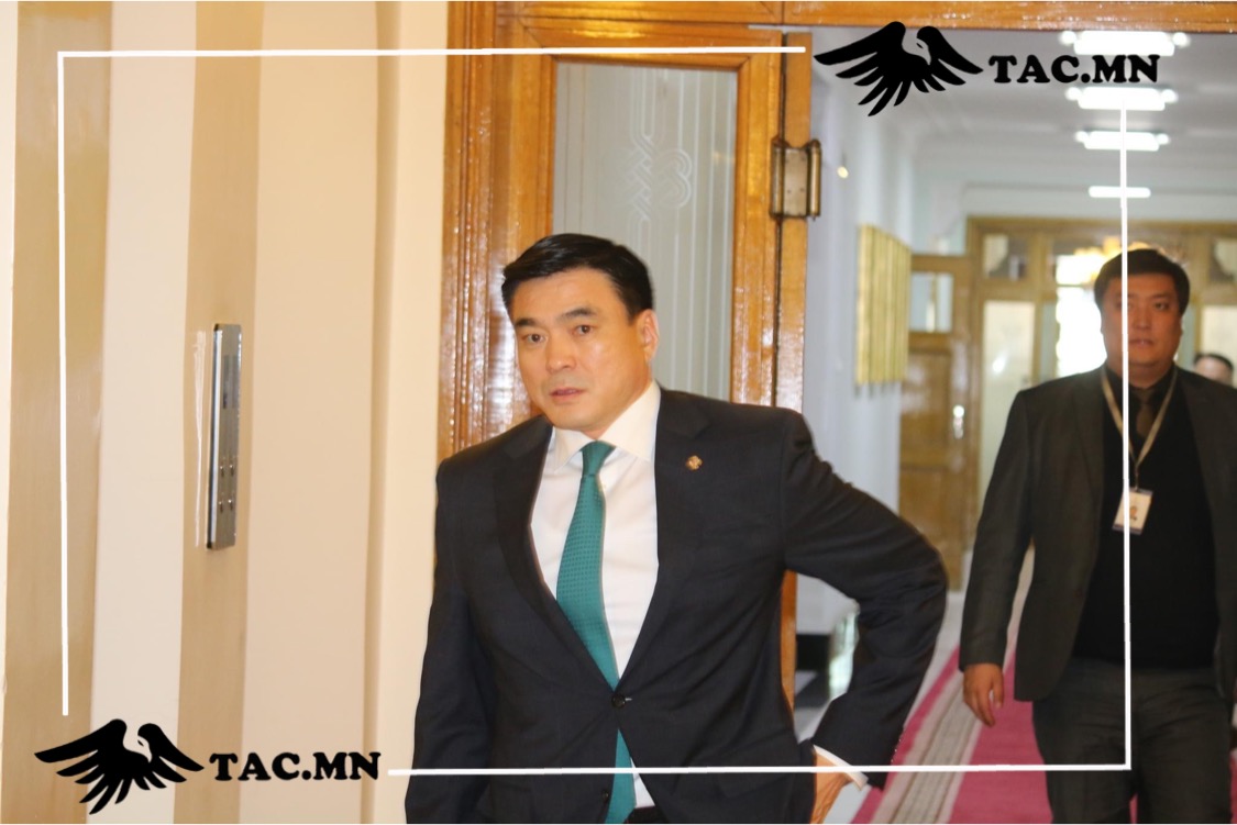 Сайхан эхнэрийнхээ өмнө байдгаа барьдаг Шадар сайд ТАС МН
