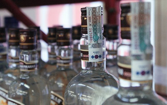 Татваргүй барааны дэлгүүрийн журам зөрчиж их хэмжээний архи борлуулжээ