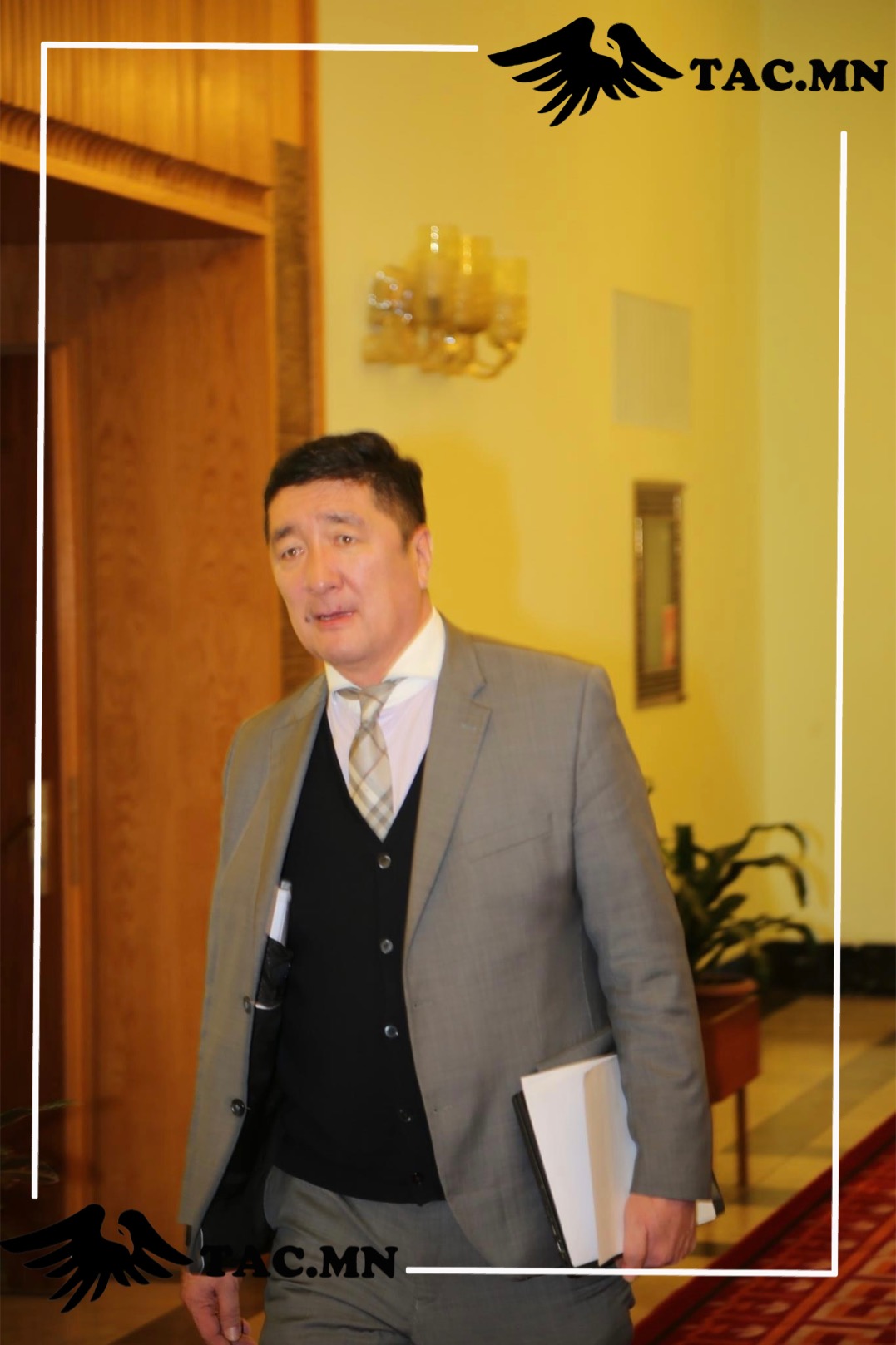 Нийслэлийн эрүүл мэндийн газрын дарга Б Бямбадорж манай дурангаас