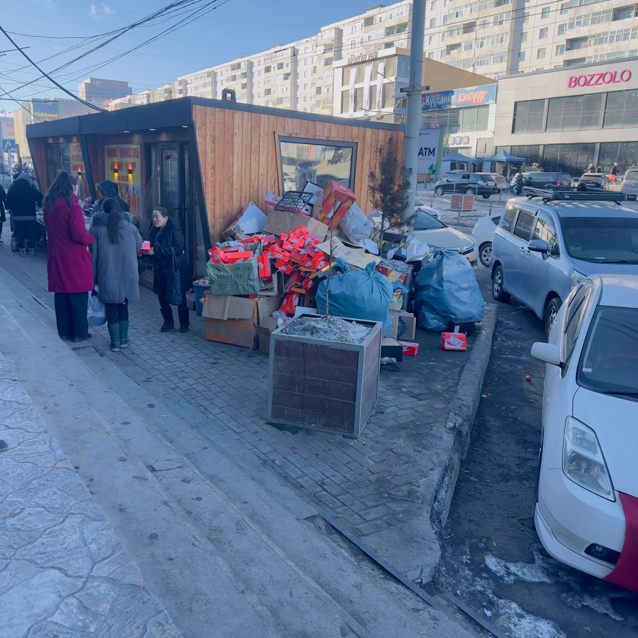 Гар дээрээс наймаа эрхлэгчид ХОГОН ОВООЛГО үүсгэж явна ТАС МН