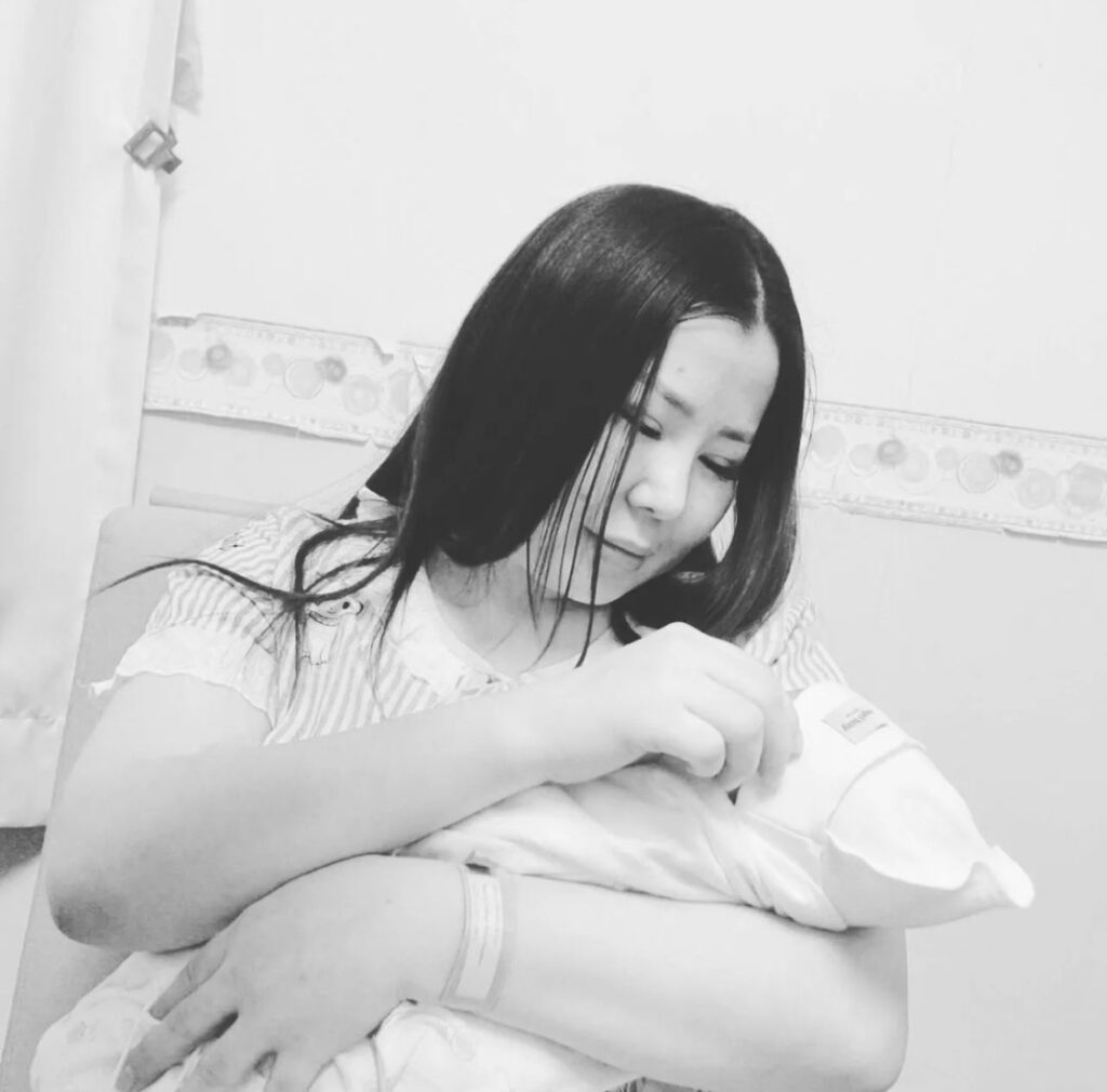 Екатерина Өлзийжаргал гэр бүлээрээ аялалд гарчээ ТАС МН