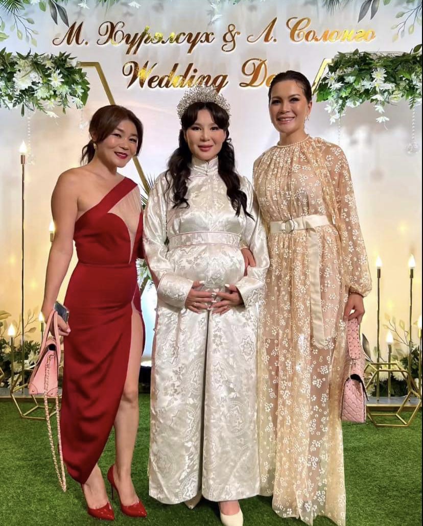 Шөнийн захын эзэн М Хүрэлсүх нижгэр хуримаа чимээгүйхэн хийв ТАС МН