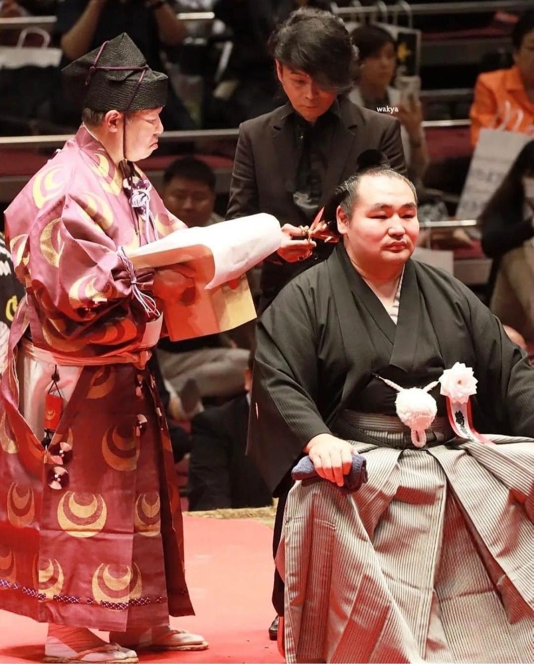 Японы мэргэжлийн сүмо бөхийн 71 дэх ёкозүна МУГТ Какүрюү М Ананд зодог тайллаа ТАС МН