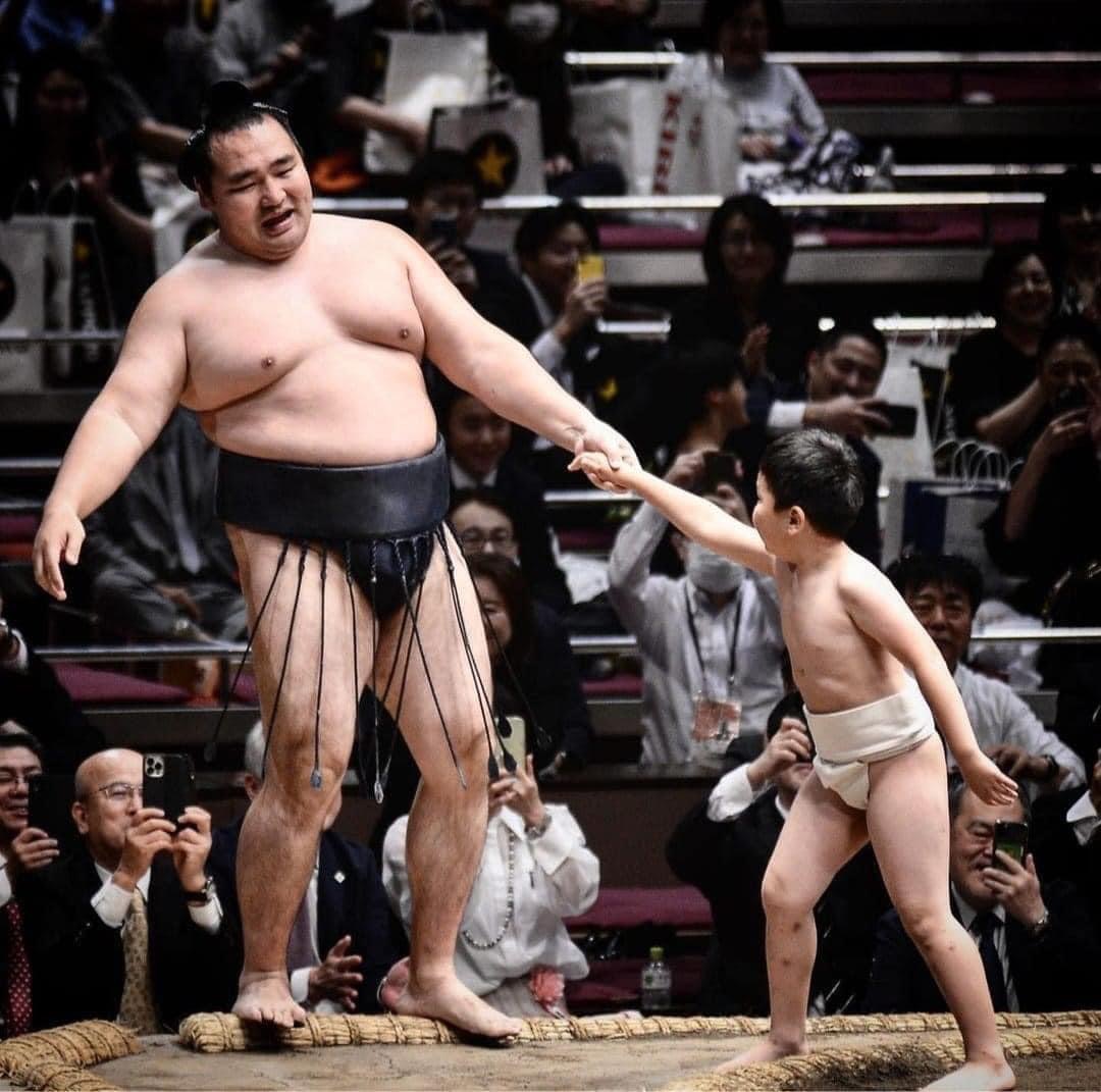 Японы мэргэжлийн сүмо бөхийн 71 дэх ёкозүна МУГТ Какүрюү М Ананд зодог тайллаа ТАС МН