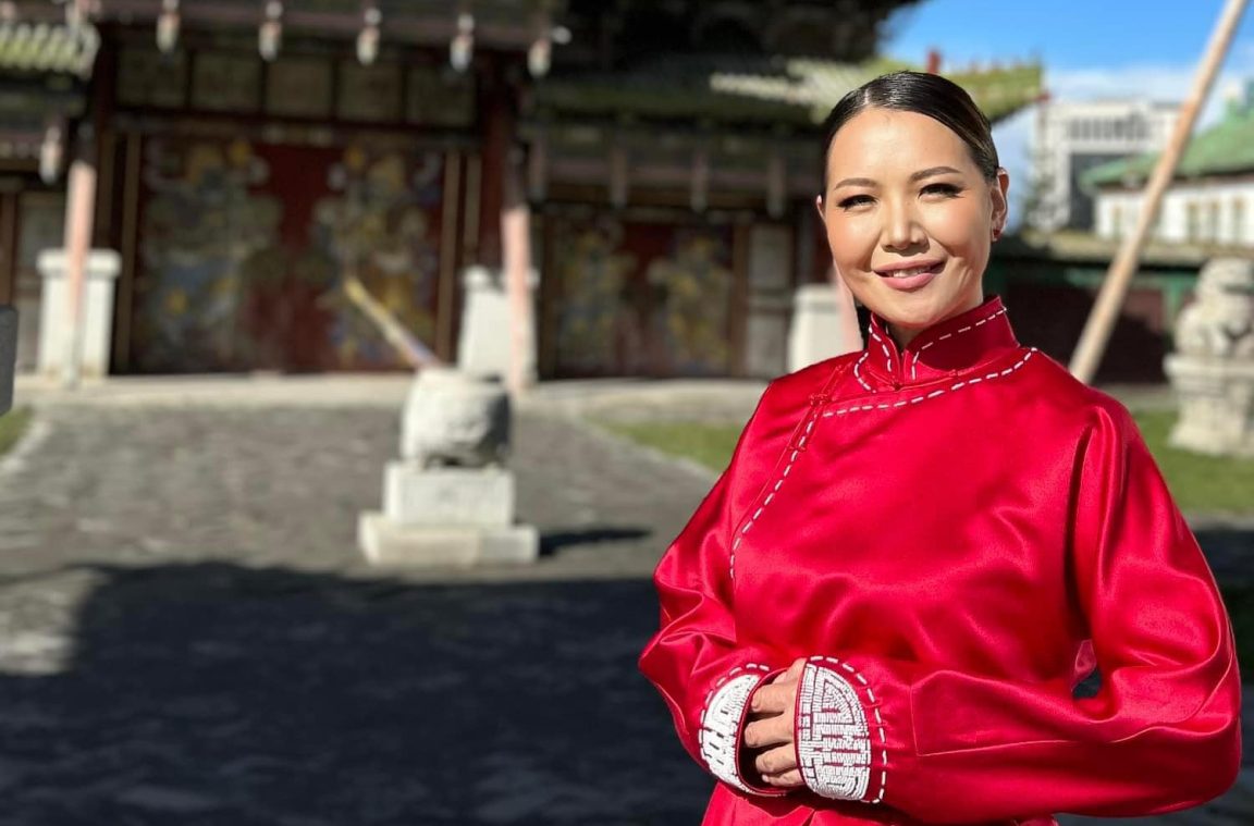 Дуучин Г Эрдэнэчимэг “луугийн ээж” болмоор байгаагаа удаа дараа хаяглав Tac Mn